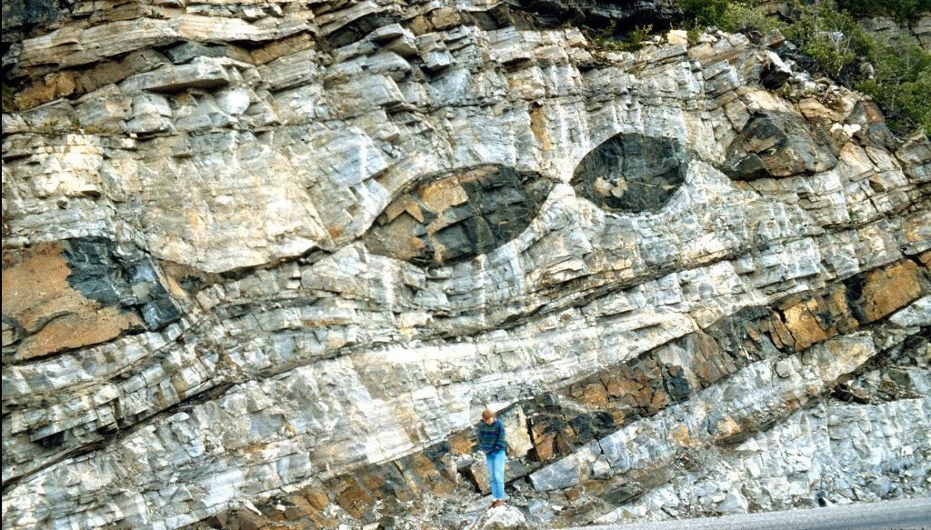Tectonics and Structural Geology | Features from the field: Boudinage