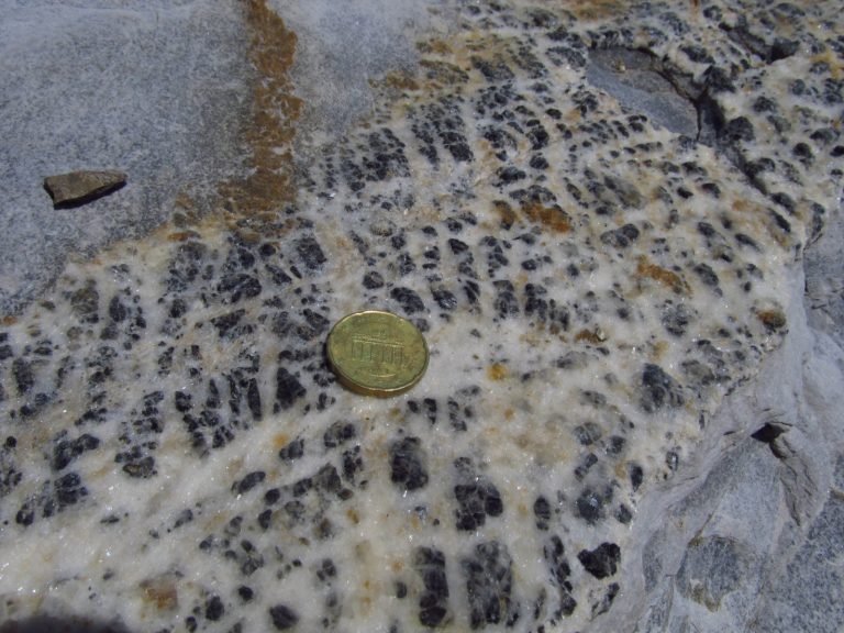 Tectonics and Structural Geology | Features from the field: Boudinage