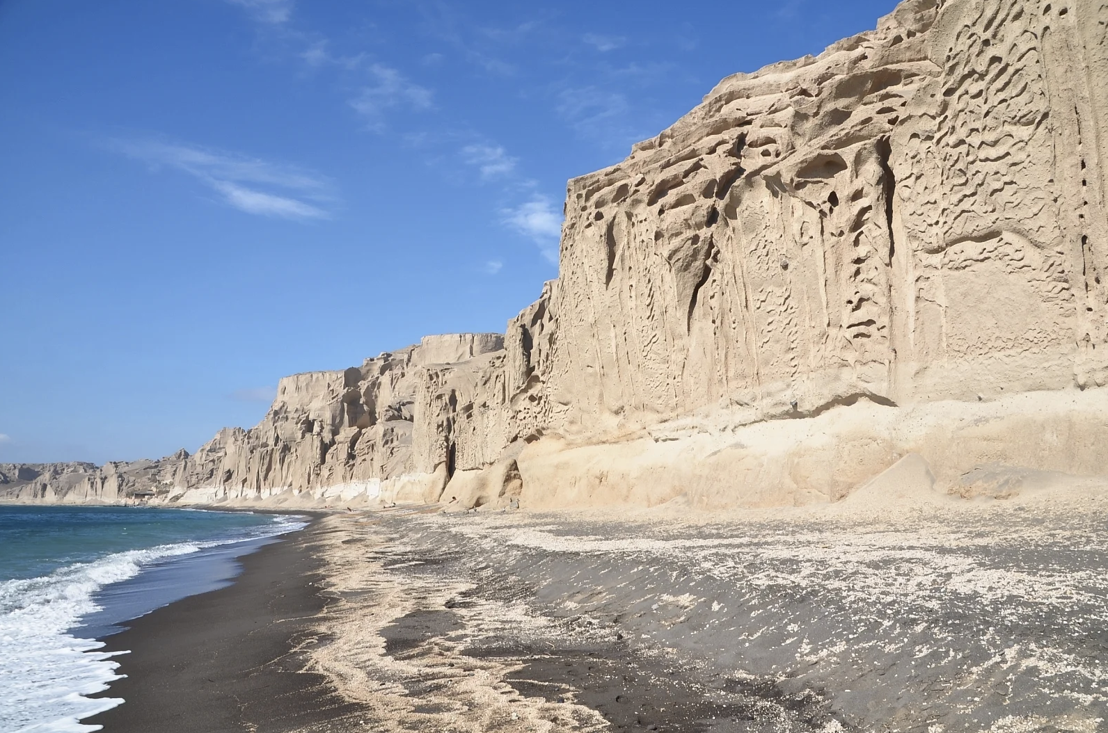 GeoLog | Imaggeo on Mondays: Santorini cliffs sculpted by wind and sea